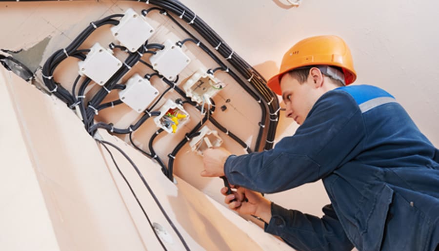 Les installations électriques apparentes : conseils et précautions ...